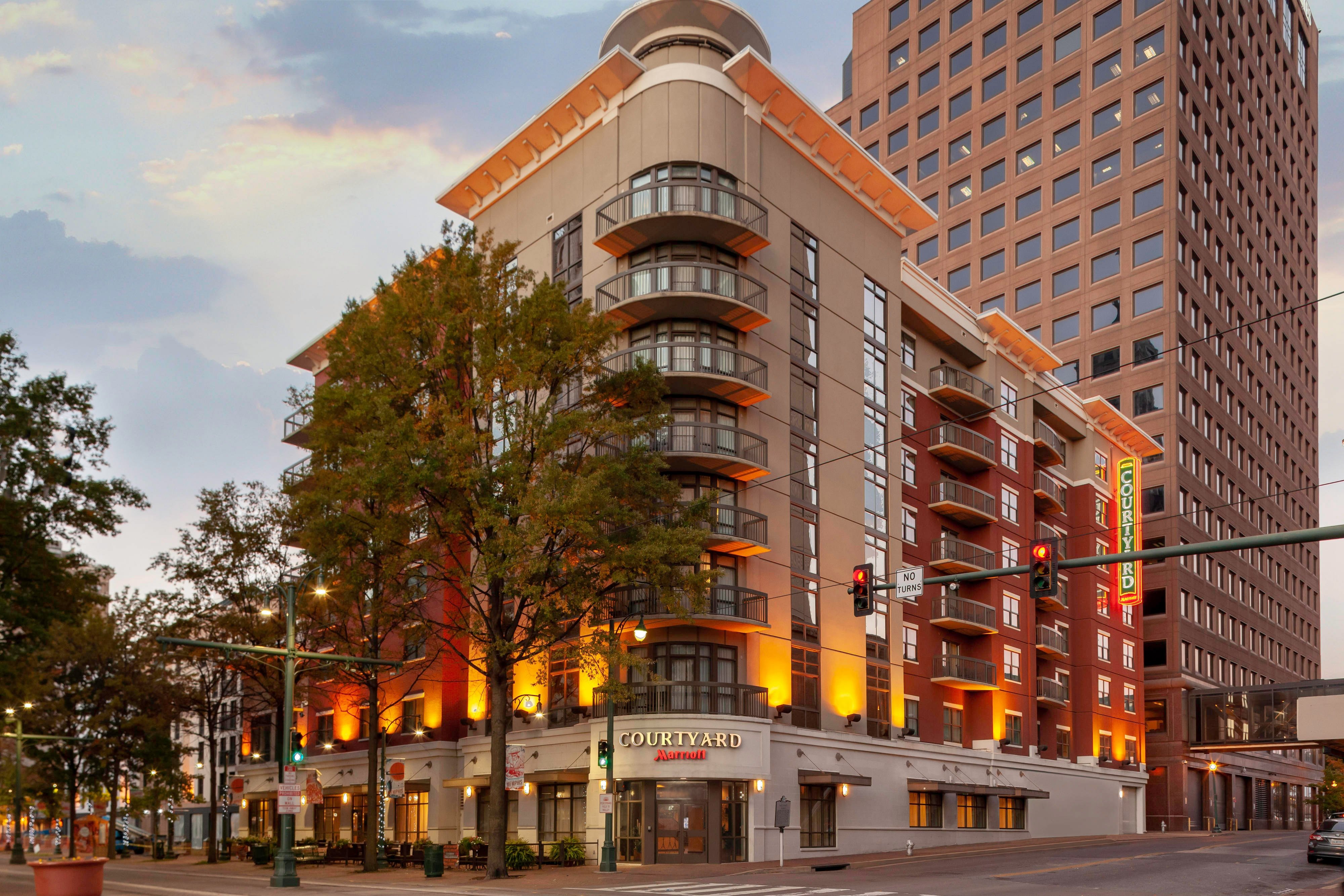 Courtyard Memphis Downtown Memphis TN Hotels First Class Hotels In