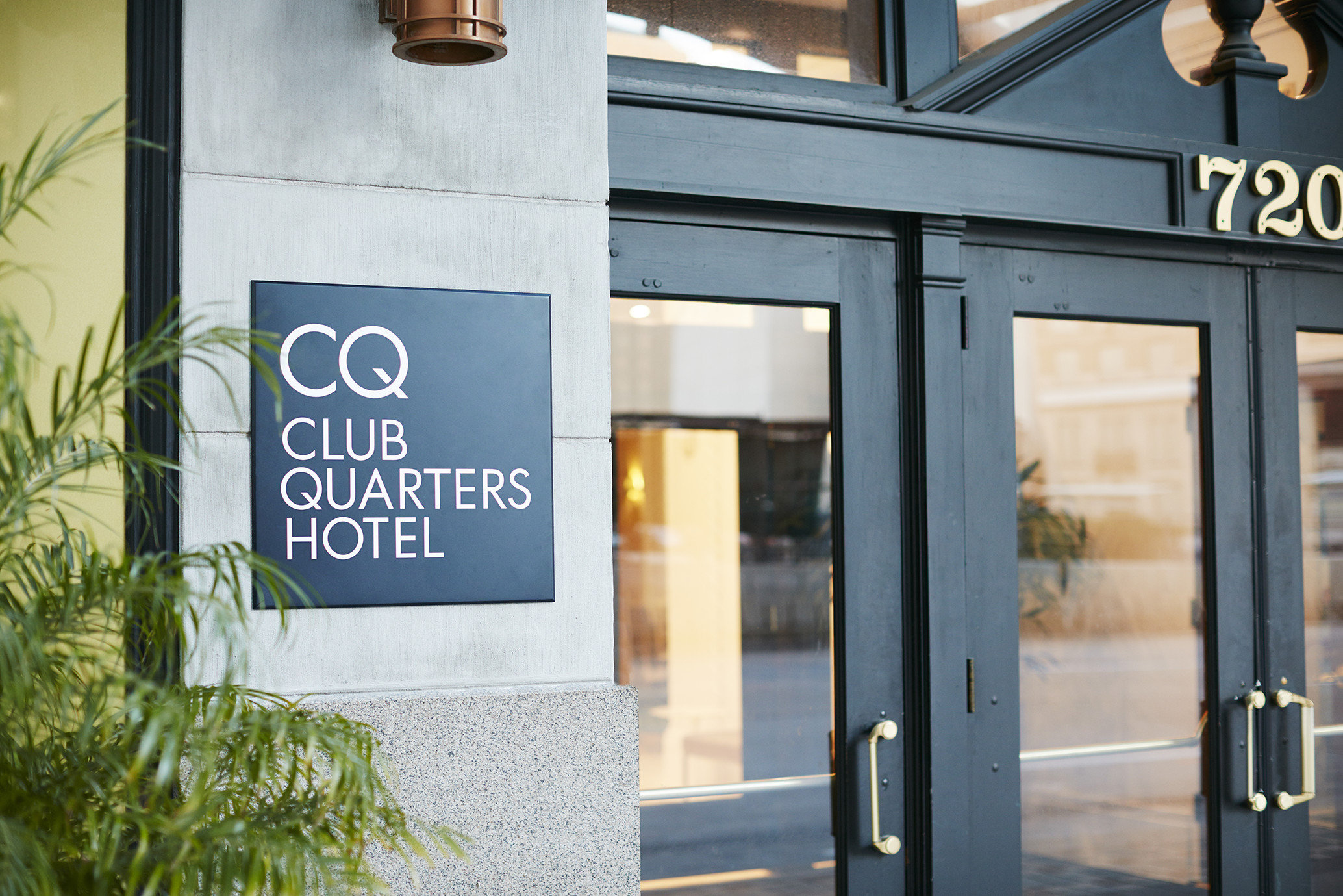 Club Quarters Hotel in Houston- First Class Houston, TX Hotels- GDS ...