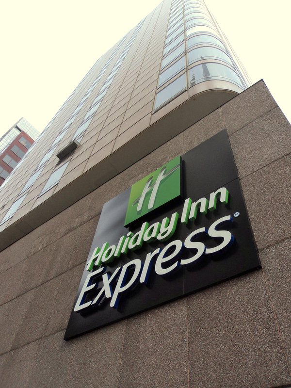 Holiday Inn Express DENVER DOWNTOWN - 3 Reviews - 401 17th Street ...