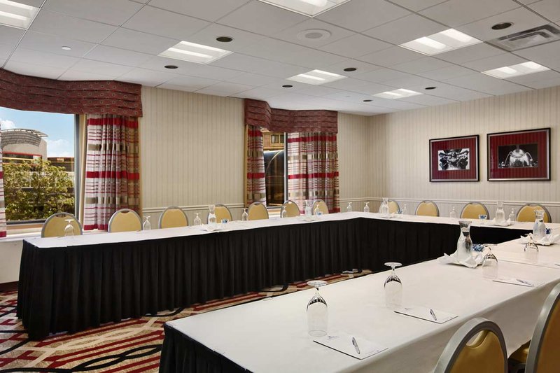 Hilton Rosemont/Chicago O'Hare - 2 Reviews - 5550 N River Rd, Rosemont ...