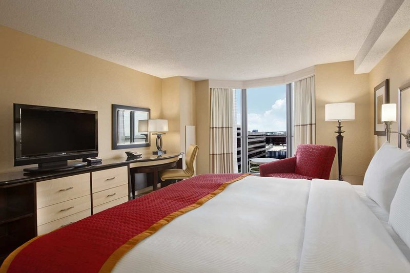 Hilton Rosemont/Chicago O'Hare - 2 Reviews - 5550 N River Rd, Rosemont ...