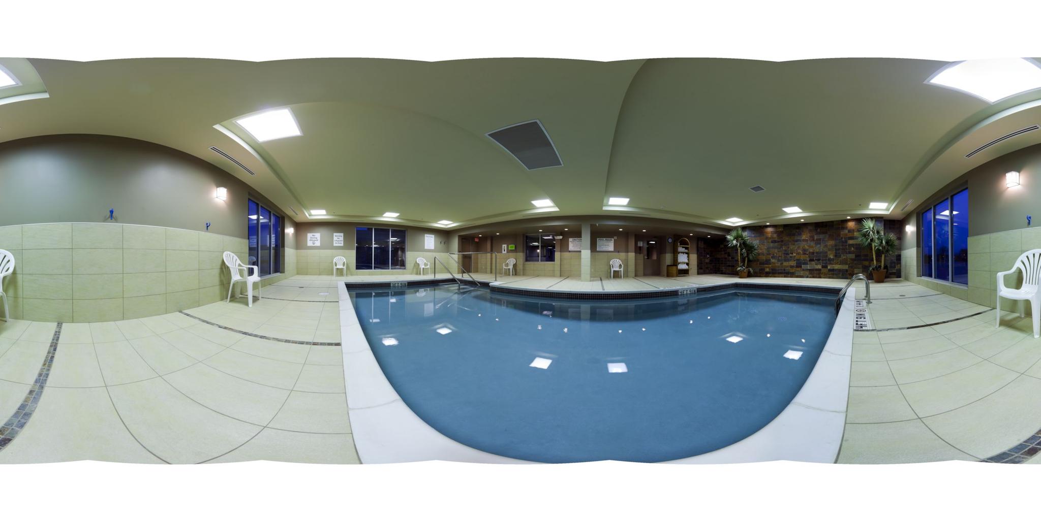 Holiday Inn Express/Suites Chatham South- Tourist Class Chatham, ON ...