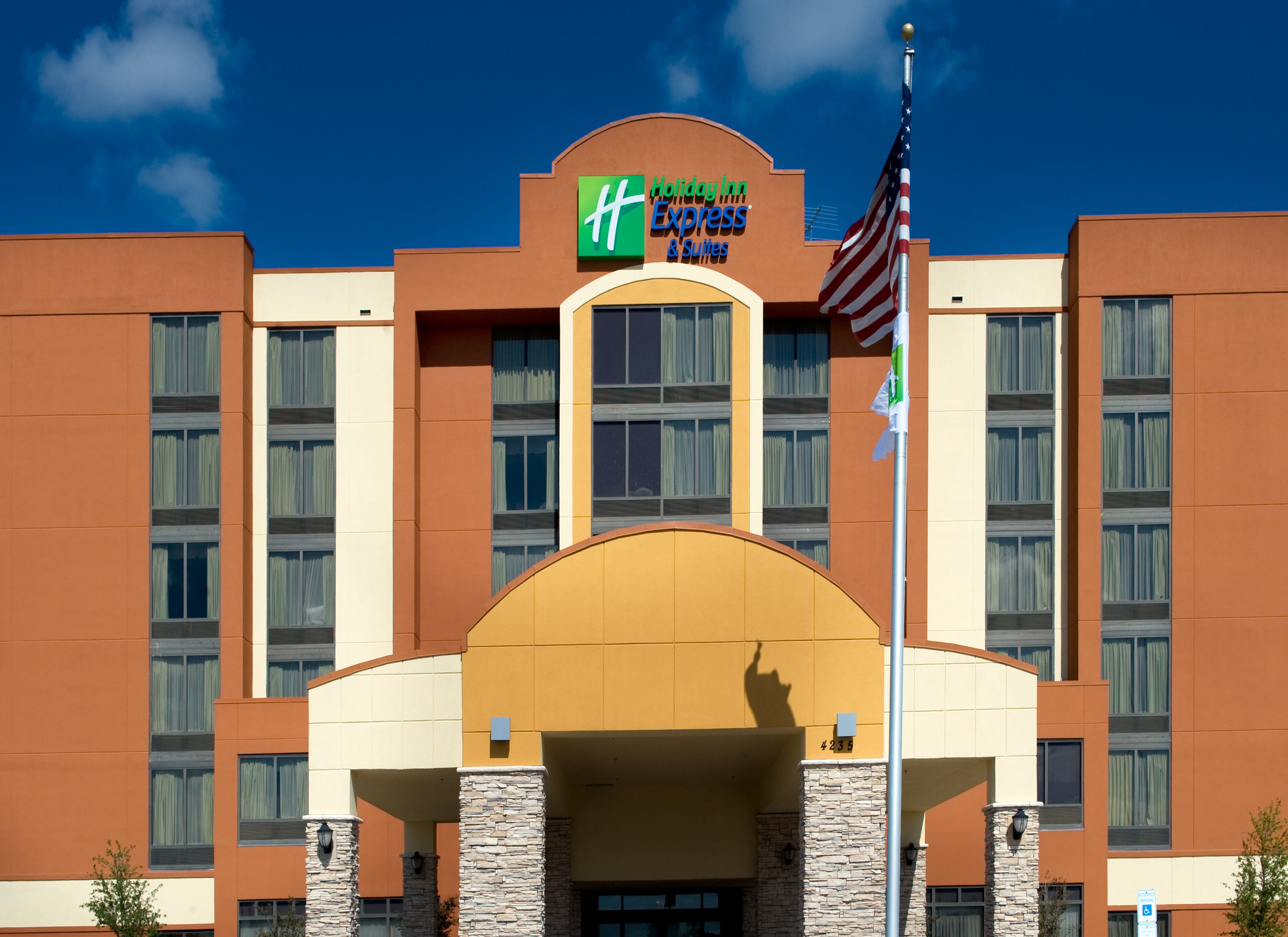 Holiday Inn Express Suites DFW Airport S- Tourist Class Irving, TX ...