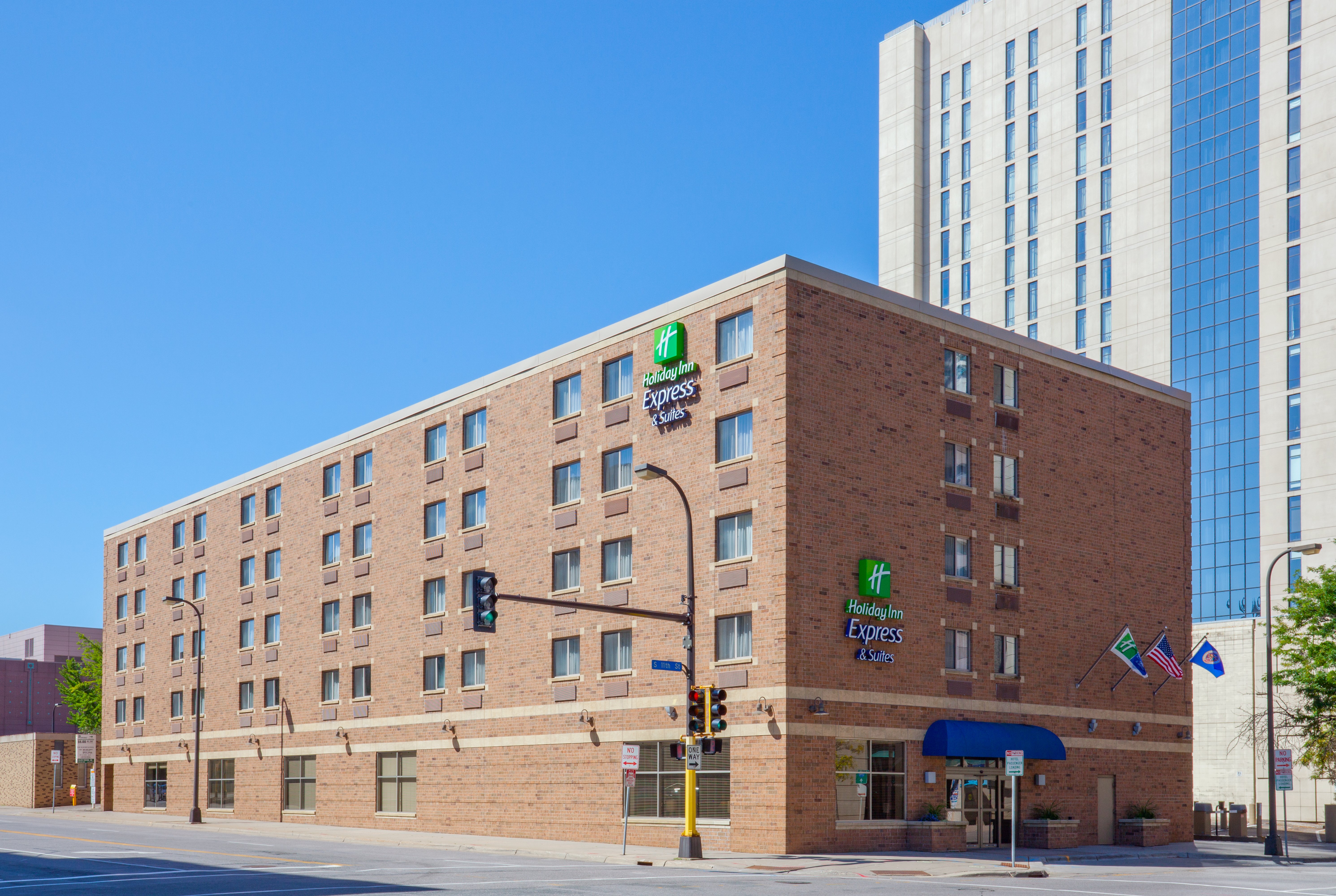 Holiday Inn Express & Suites Downtown- Tourist Class Minneapolis, MN ...