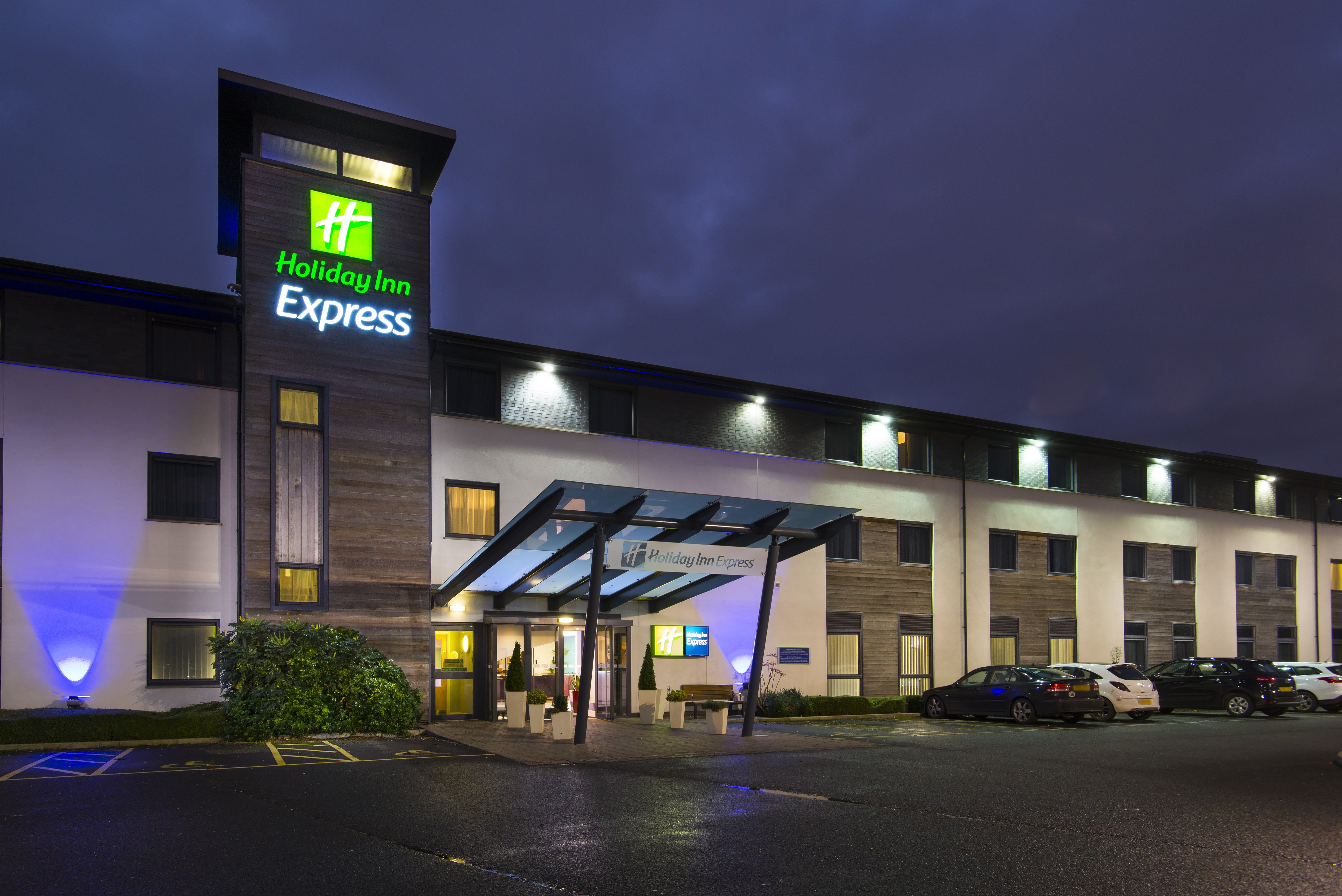 Holiday Inn Express Cambridge- Tourist Class Cambridge, England Hotels ...