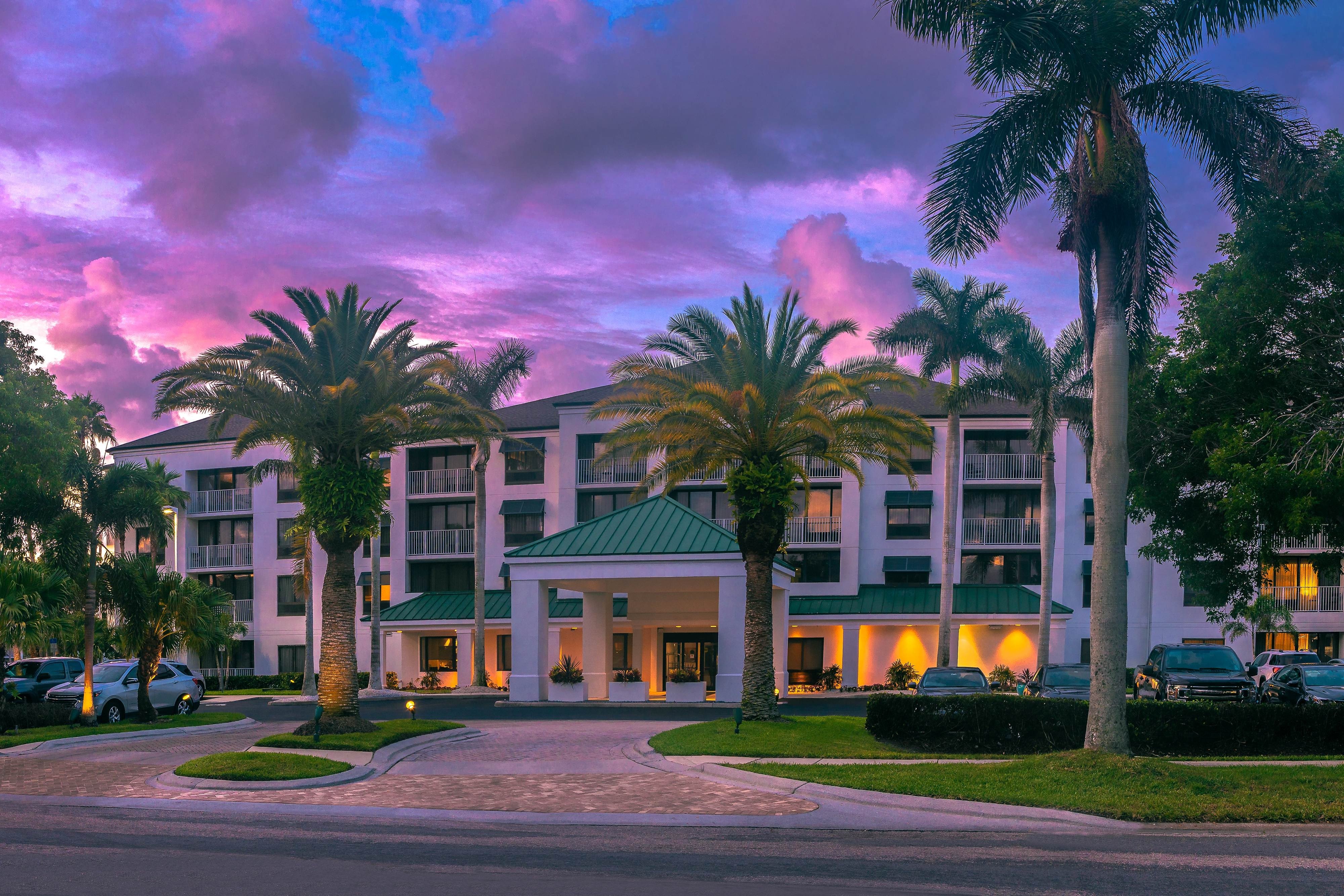 Courtyard by Marriott Naples- First Class Naples, FL Hotels- Business ...