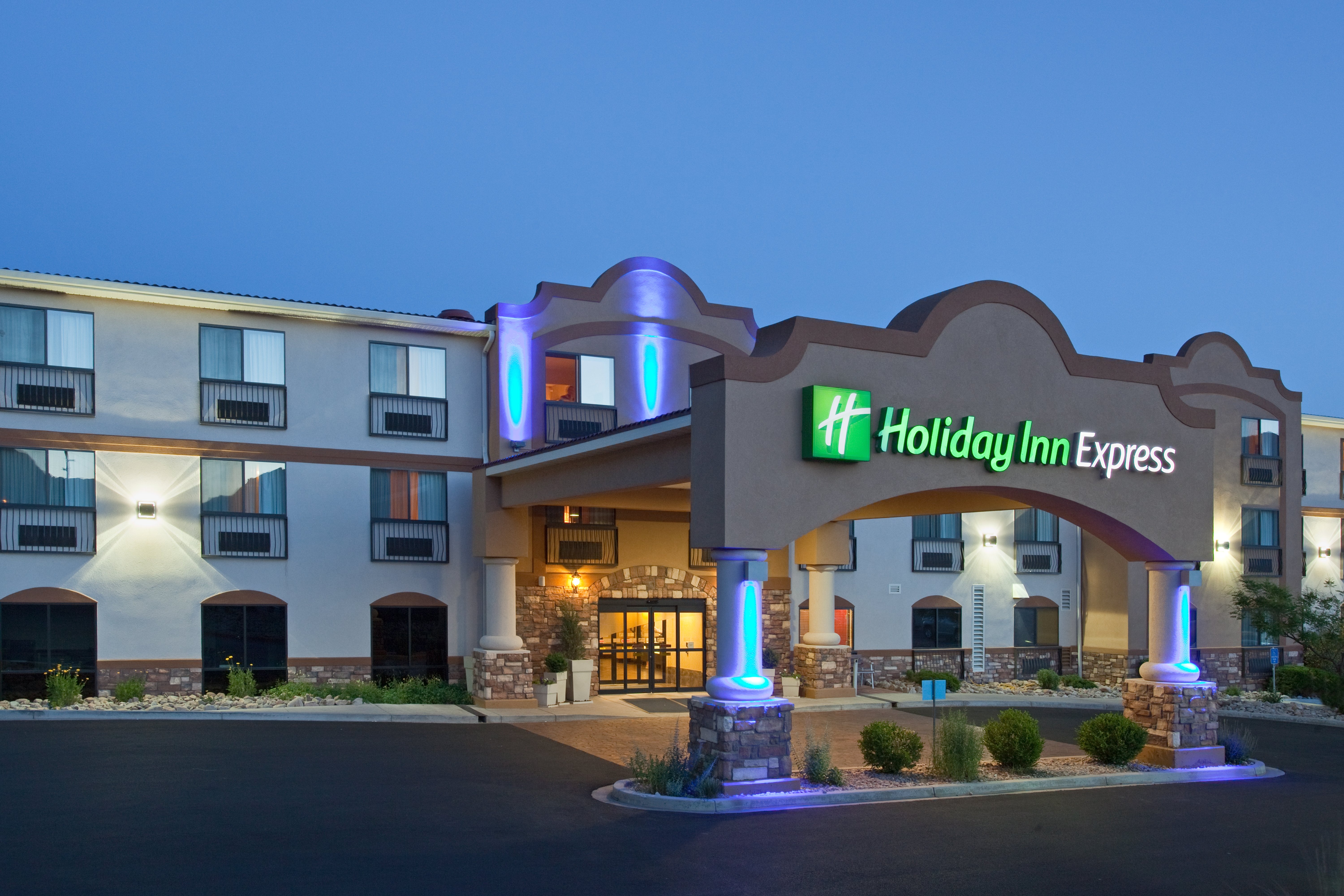 Holiday Inn Express Hotel & Suites- Tourist Class Moab, UT Hotels- GDS ...