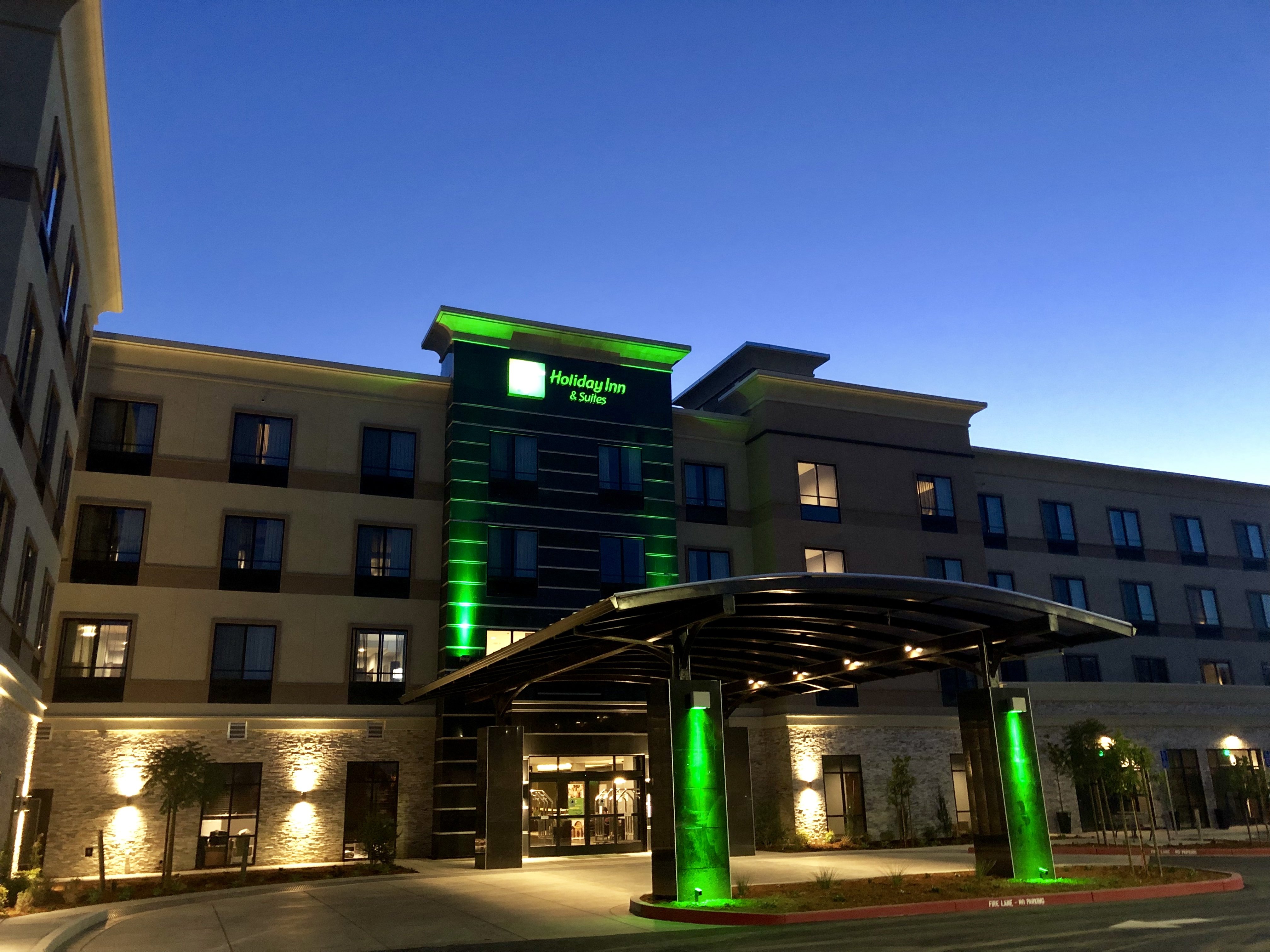 Holiday Inn & Suites Silicon Valley- First Class Milpitas, CA Hotels ...