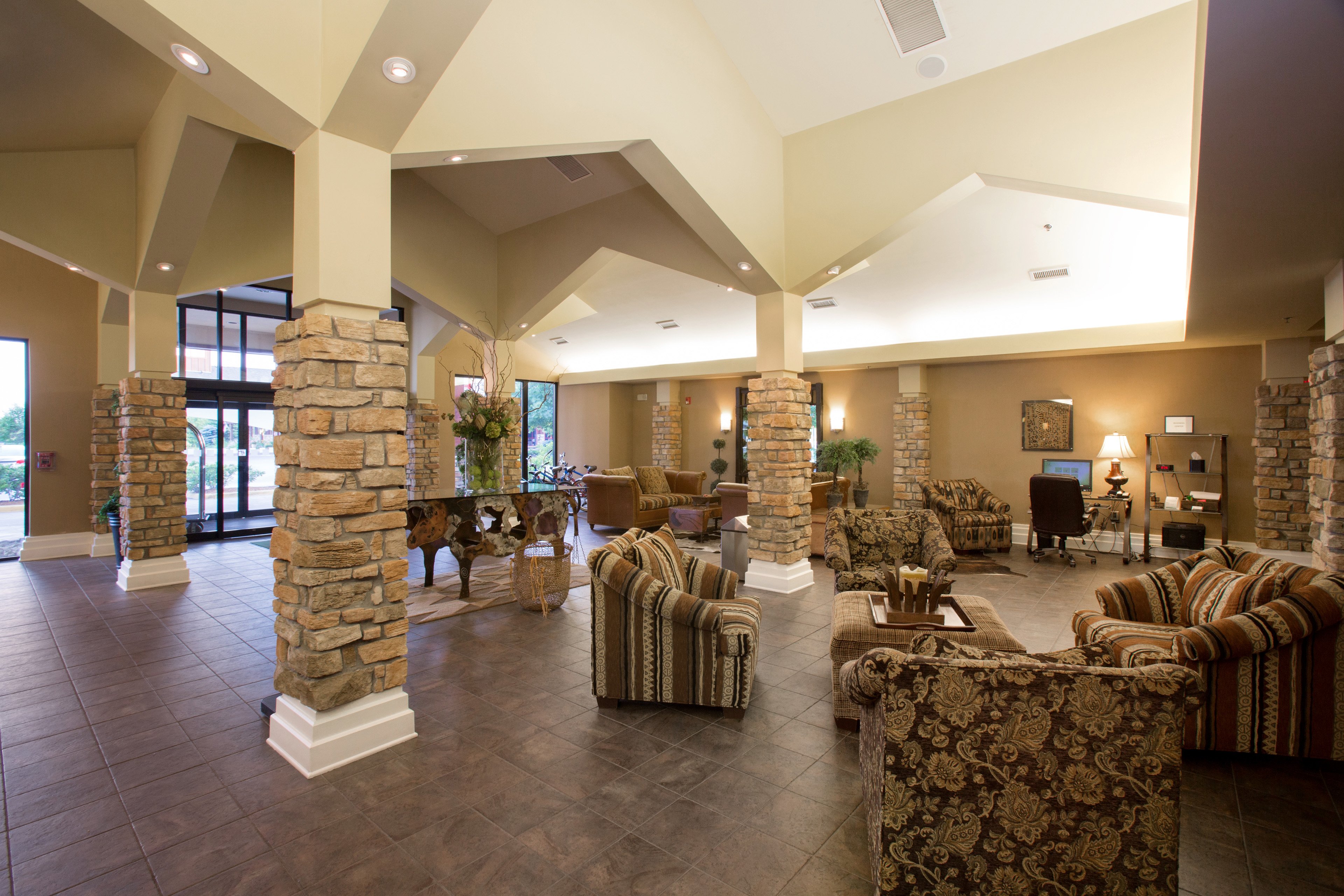Holiday Inn & Suites ST. PAUL NE - LAKE ELMO | Qantas Hotels